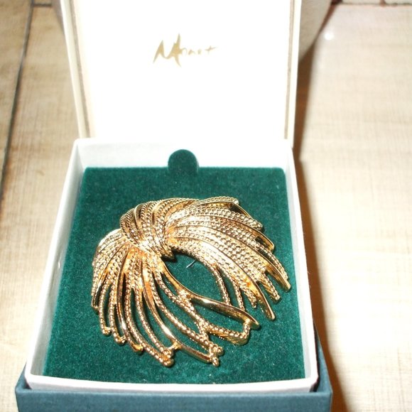 Monet | Jewelry | Vintage Monet Brooch | Poshmark